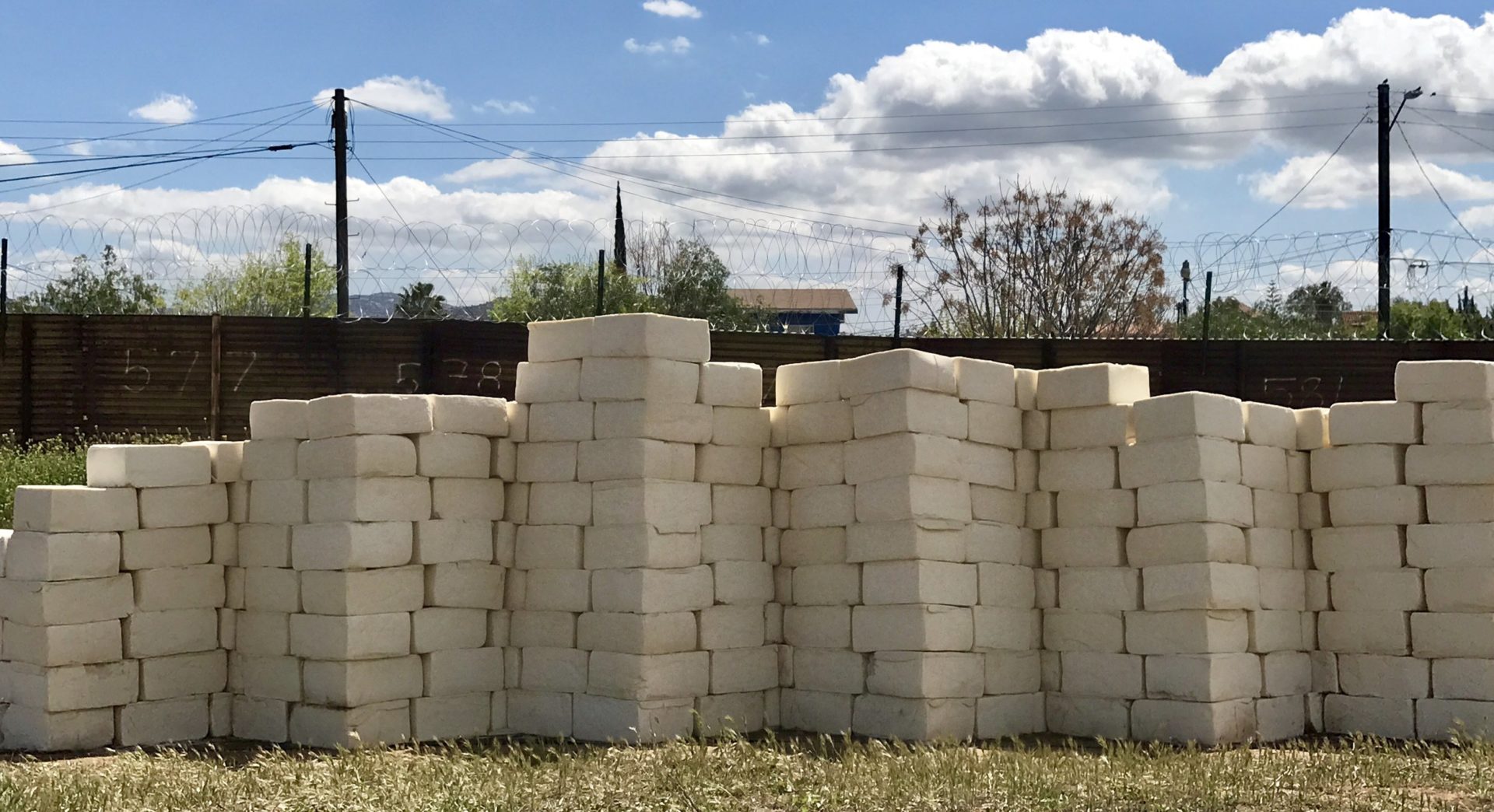 Cheese Wall : ce mur de fromage entre la frontière des USA et du Mexique