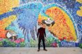 Une fresque gigantesque recycle des bouchons en plastique